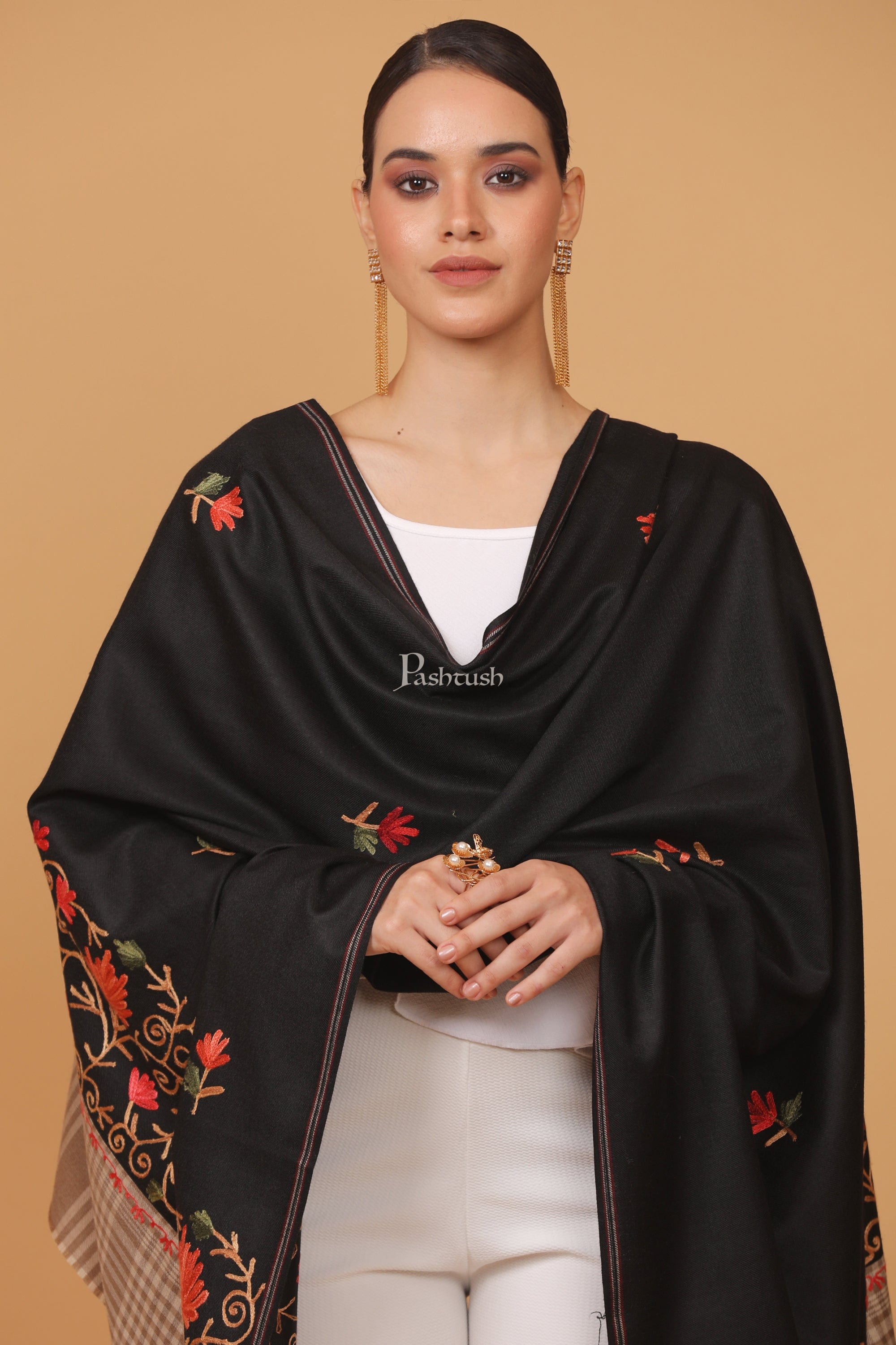 Pashtush womens Fine Wool shawl, contrast chess palla design, Black ...